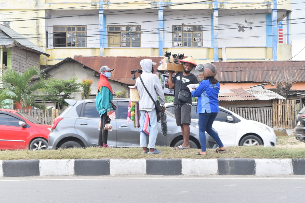 Sambut Natal 2020, GMKI Cabang Kendari Berbagi Paket Makanan ...
