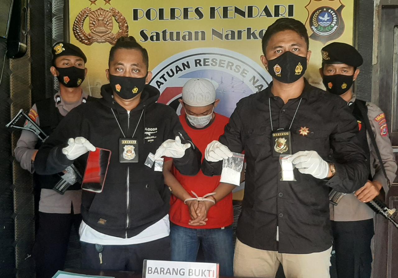Miliki Sabu, Seorang Pria Asal Kota Kendari Diamankan Polisi - Sultrademo.co