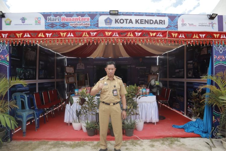 Kunjungi Stand Pameran UMKM Wakatobi, Asmawa : Sejalan dengan Kendari ...