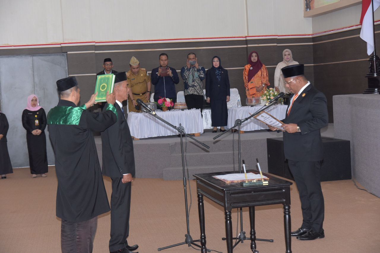 Rahmat Suam Resmi Jadi PAW Abdul Razak Periode 2019-2024 - Sultrademo.co